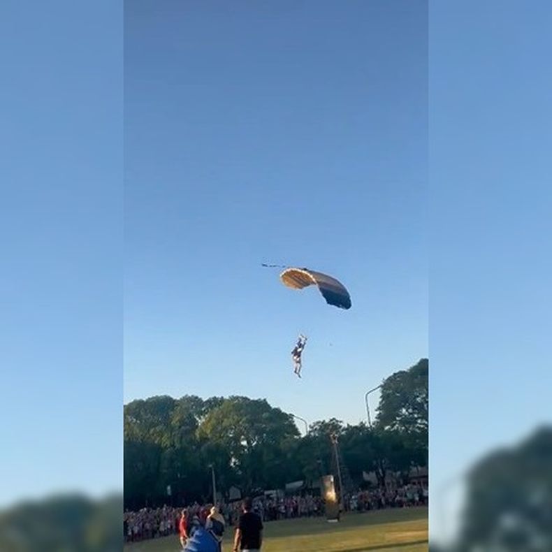 Evoluciona favorablemente el paracaidista accidentado durante el arribo ...