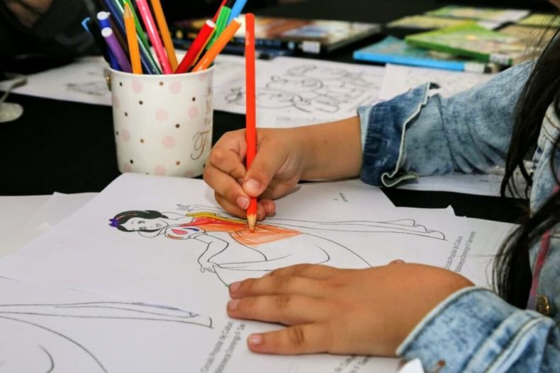Fuerte apuesta a la cultura local, gran convocatoria en la feria Zárate Lee