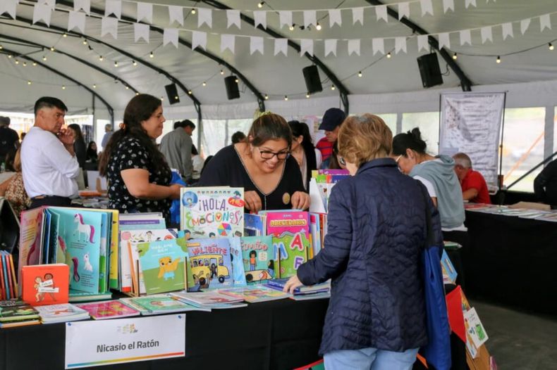 Fuerte apuesta a la cultura local, gran convocatoria en la feria Zárate Lee