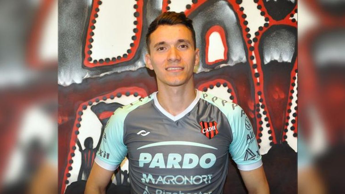 Douglas oficializó la incorporación del arquero Ezequiel Bacher