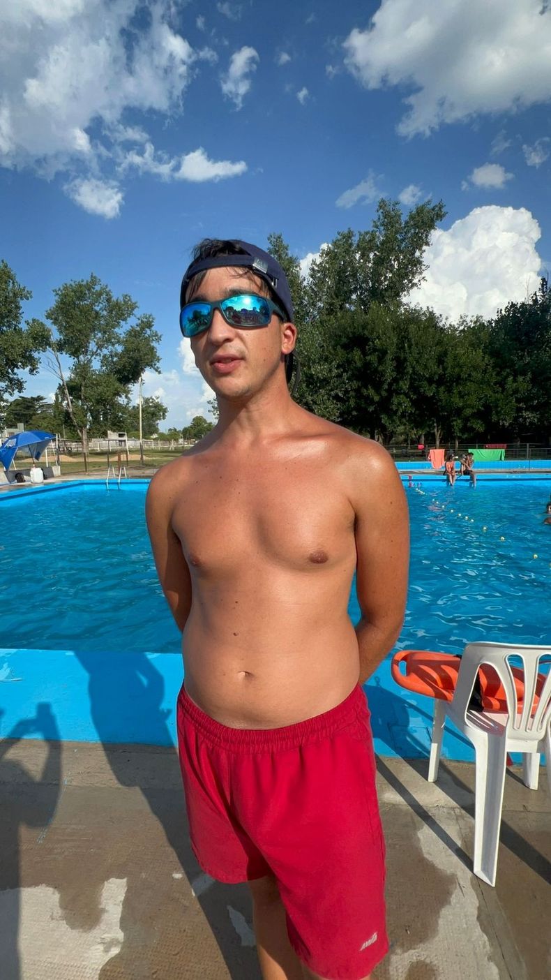 Inclusión laboral: un joven con Asperger se desempeña como ayudante de ...