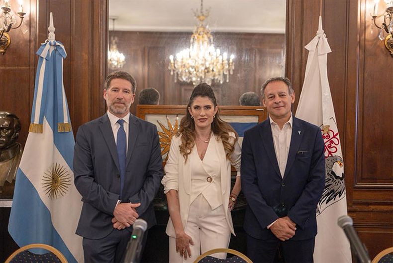 María José Motta presentó Ciberdelitos en la Legislatura Porteña y trae ...