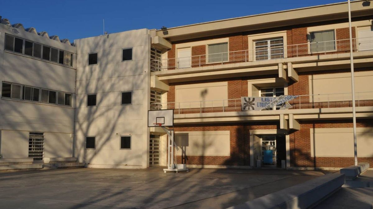 UTN San Nicolás: paro de docentes y nodocentes por salarios y ...