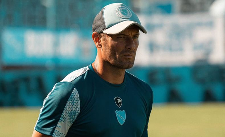 Zárate: Santiago Davio dejó de ser el DT de fútbol del CADU, el fin de ...